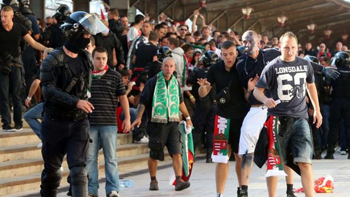 Román-magyar: a FIFA-hoz fordultak a magyarok viselkedése miatt ...