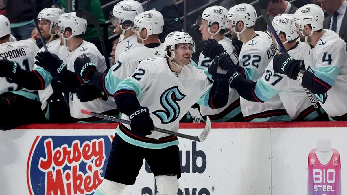 NHL: hosszabbításban menekült a Panthers, előnyben a Kraken – videók