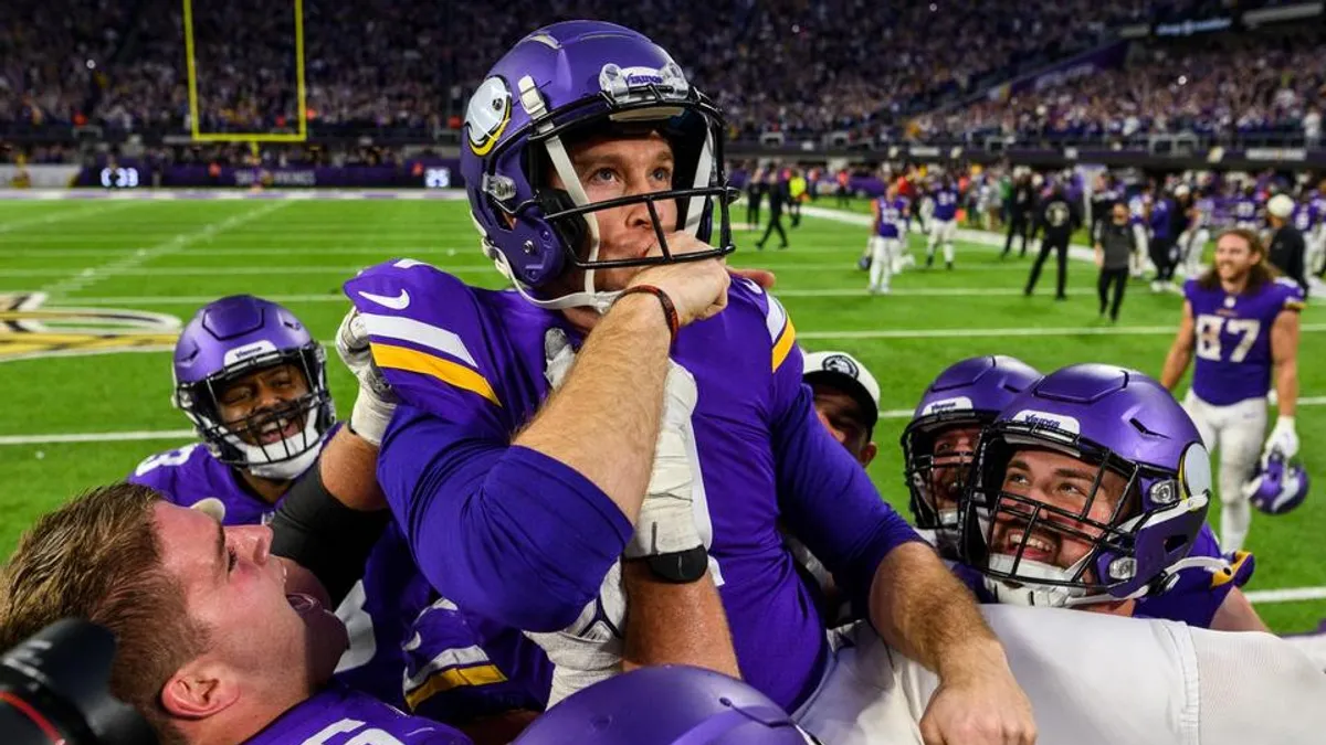 NFL: Minnesota Miracle 2.0; Mahomes legendák társaságában