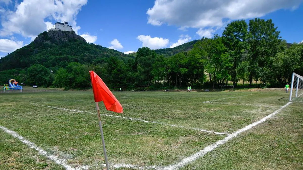 MLSZ: UEFA-díjra jelölték a Hátsó füves futballmentő túrát