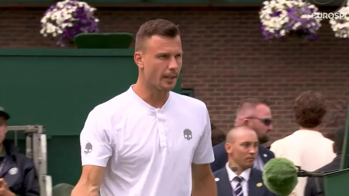 Elmosta az eső – Fucsovics előnyből várhatja a folytatást