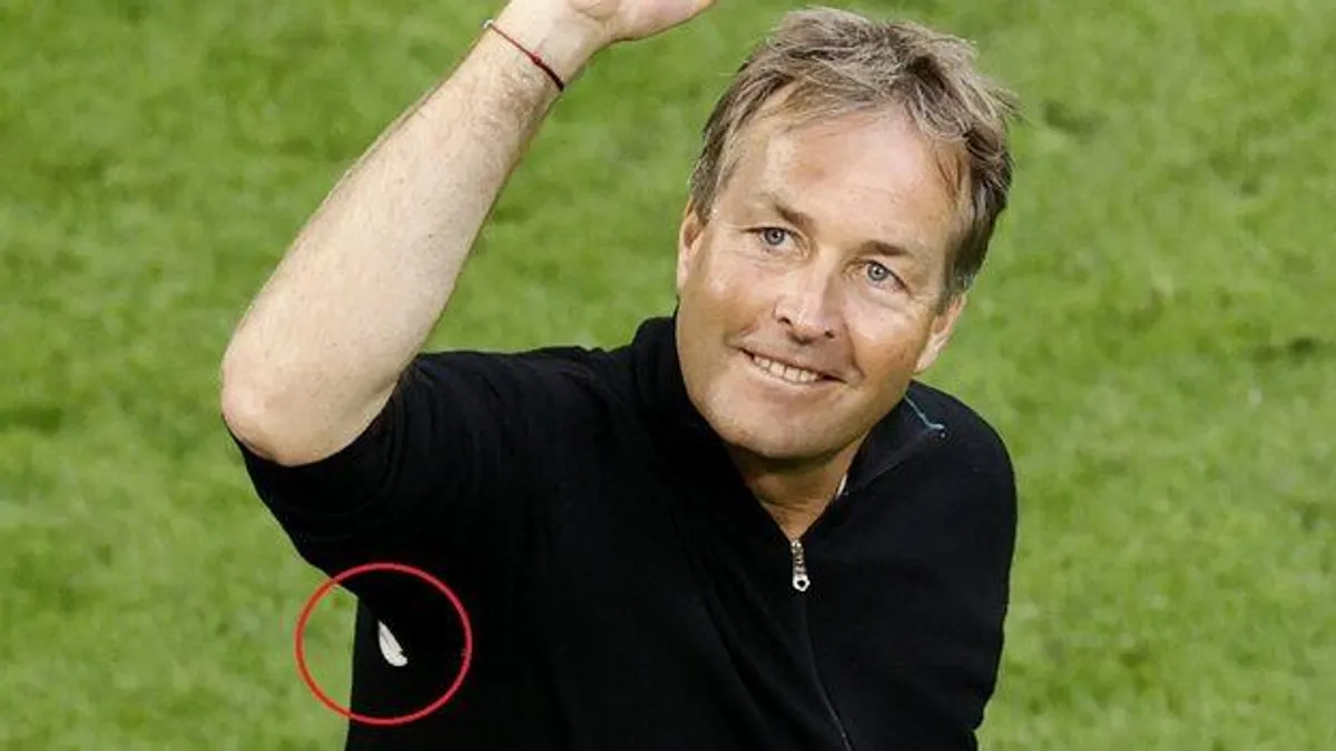 Eb 2020: kiderült, miért visel lyukas pulóvert a dán szövetségi ...