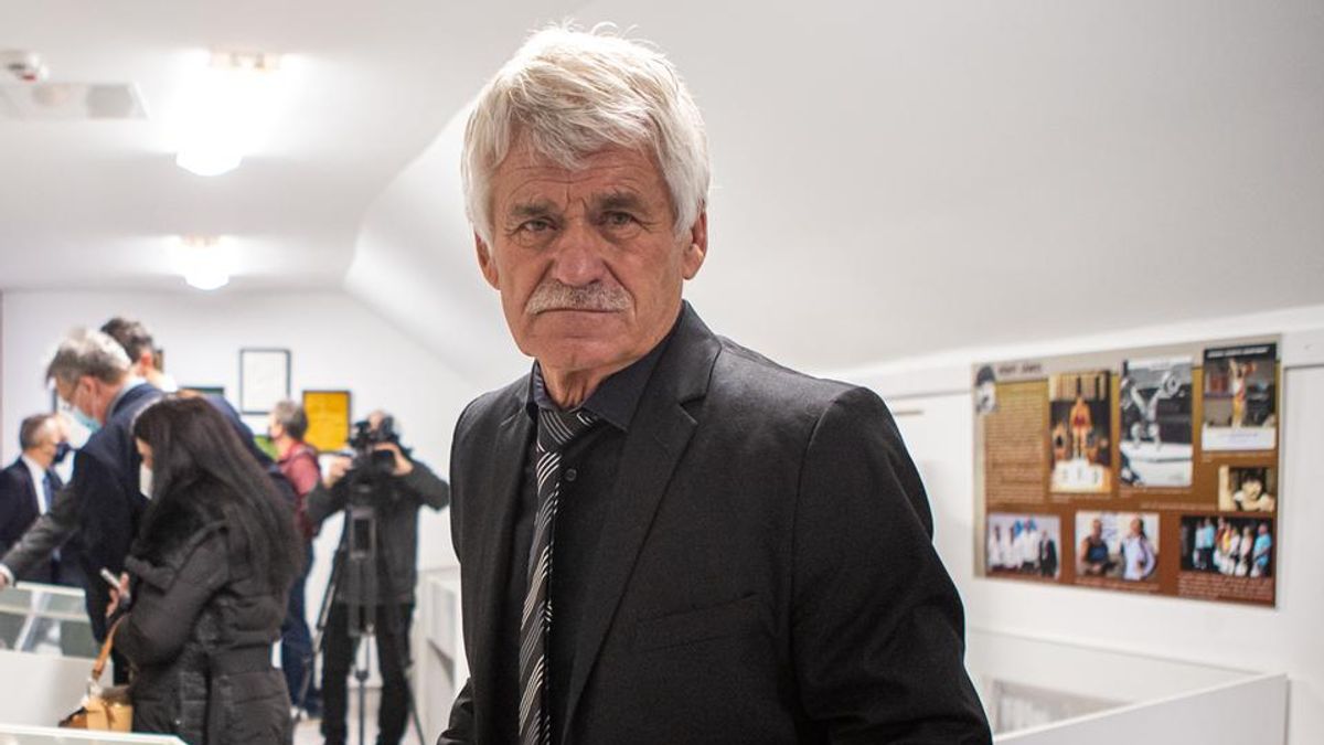 NB I: Csank Jánost a váci aranyérmes csapatára emlékezteti a KTE ...