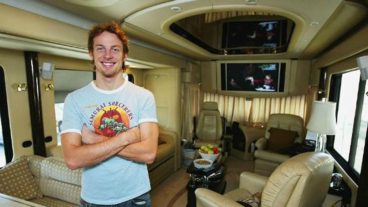 3 millióért most Ön is megszállhat Jenson Button buszában! - Nemzeti Sport