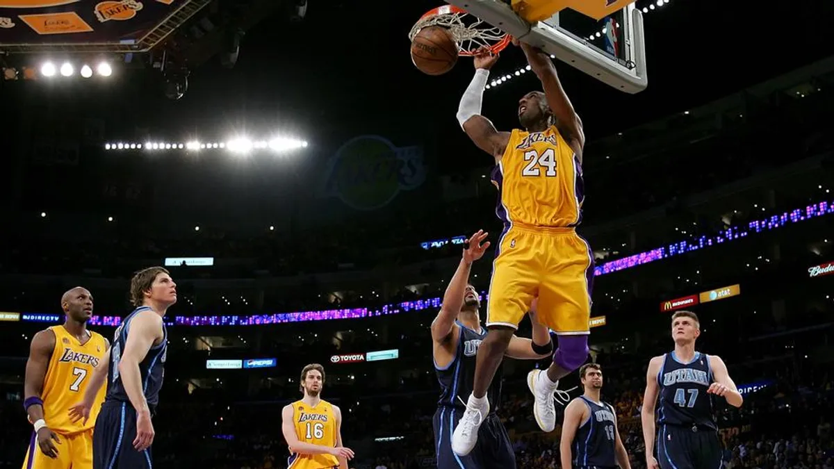 NBA: 5.8 millió dollárért kelt el Kobe Bryant meze