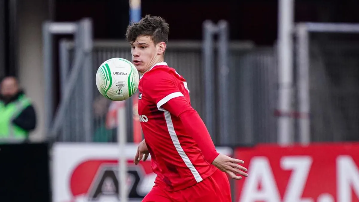 CIES: Kerkez Milosnál csak egy U20-as labdarúgó játszott többet a világon