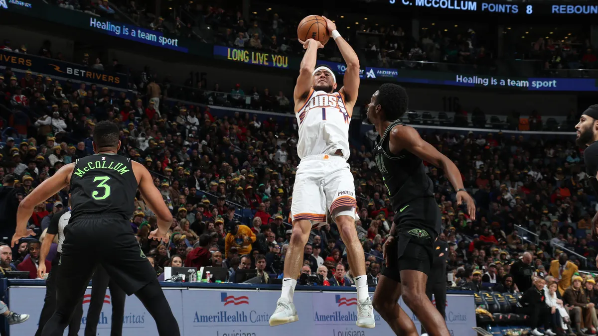 NBA: Booker 52 pontot szórt, Jokics remeklésével legyőzte a Nuggets a ...