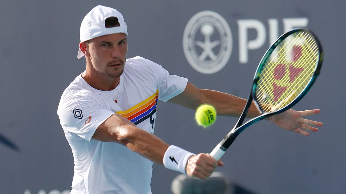 Tenisz: Fucsovics nagy csatában nyolcaddöntőbe jutott Bukarestben