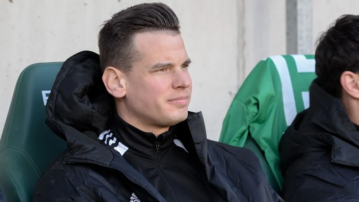 Olyan szerződést írtam alá, amelyen, ha nem Haladás-címer van, kitörlöm ...