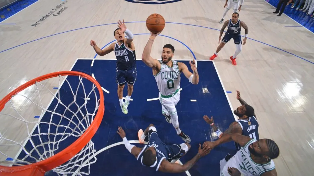 NBA: Dallasban is nyert, egy meccsre a bajnoki címtől a Boston