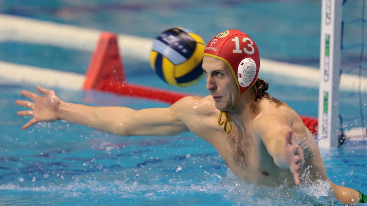 Férfi vízi: az edzésen Vogel Soma is gólt lőtt, a BL-elődöntőben bravúros védéseivel lehet ...