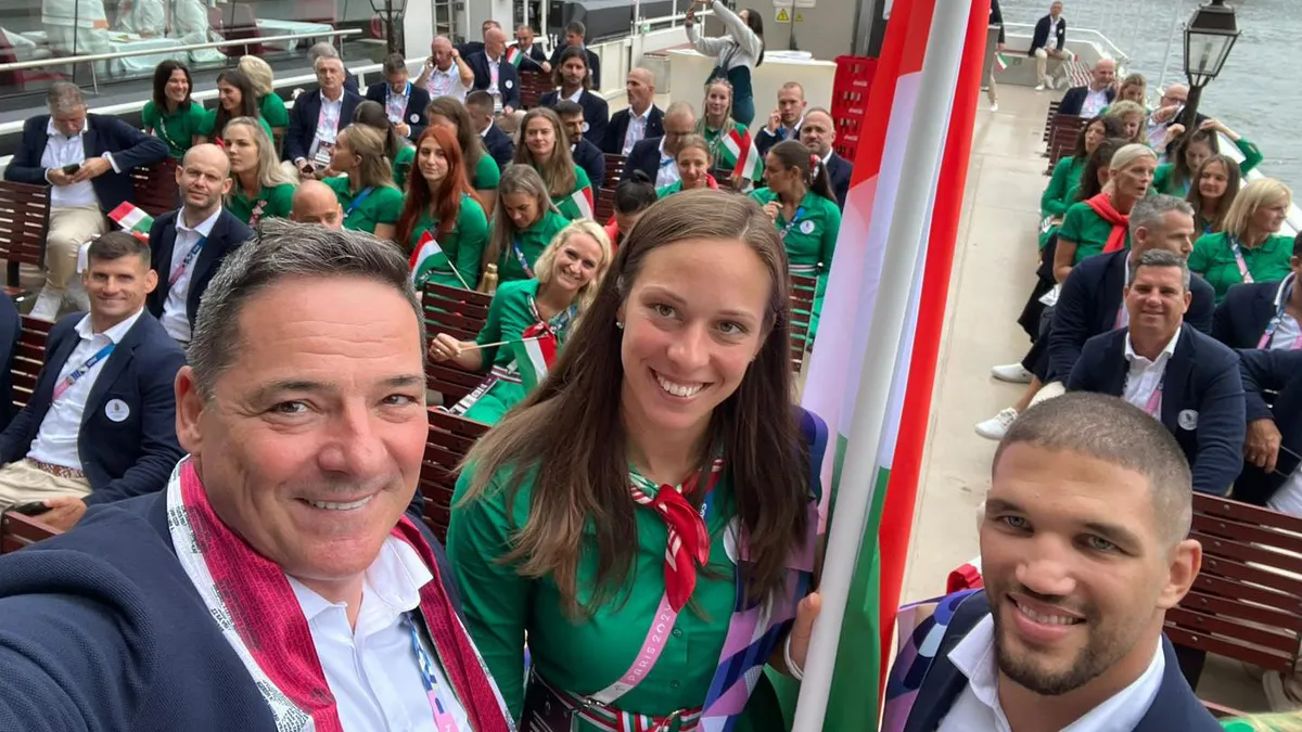 Gyulay Zsolt a sportolókkal vesz részt az olimpiai megnyitón