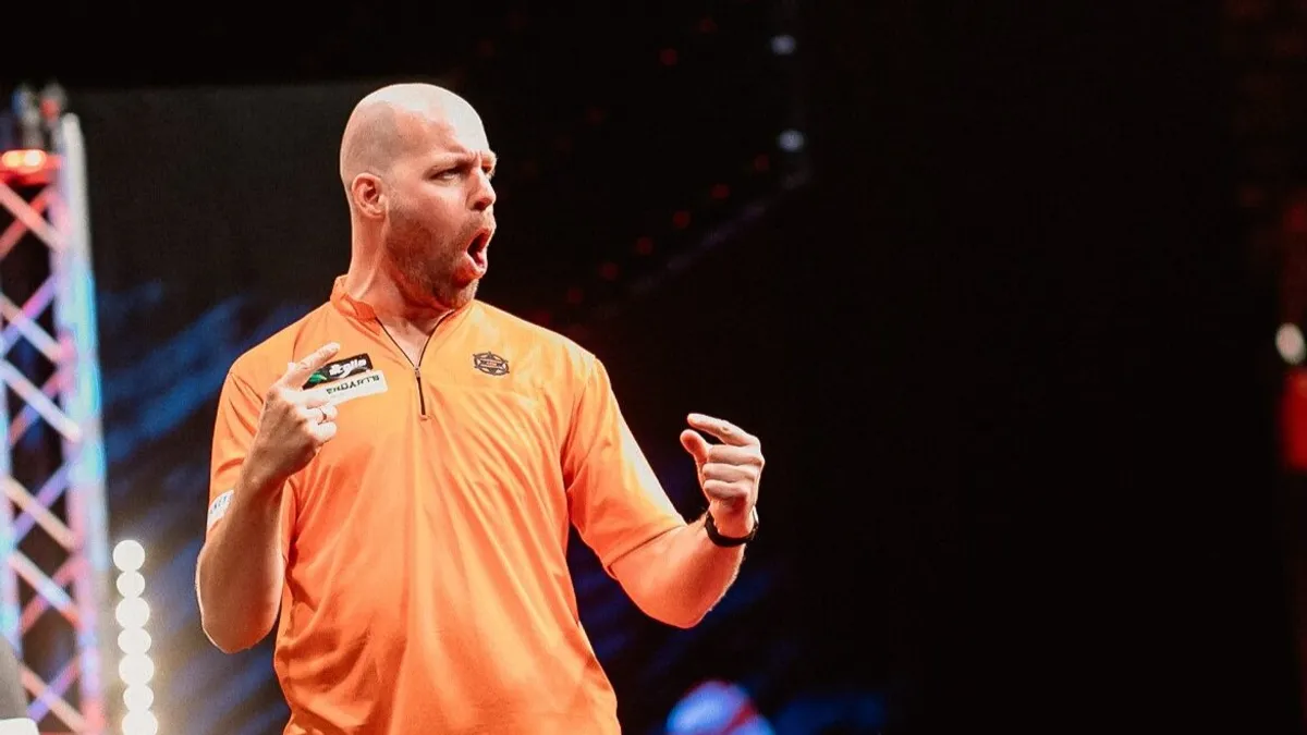 Hungarian Darts Trophy: Cor Dekker kilencnyilast dobott, Bezjian ...