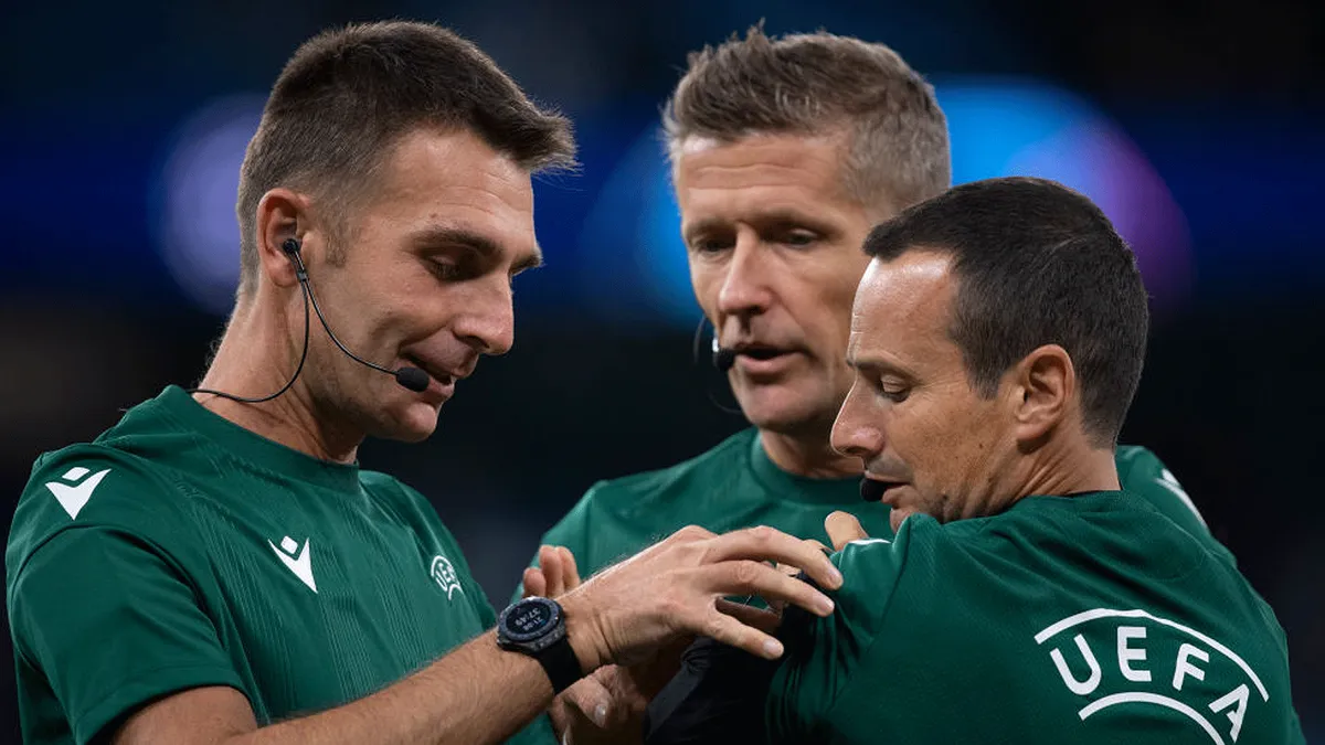 Elsírta magát a partjelző a BL-meccs után, a lipcsei edző vigasztalta – kép