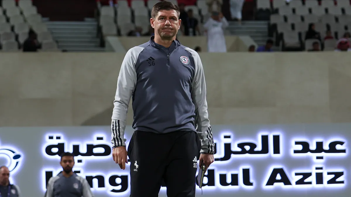 Alig két hete még hosszabbított Gerrard, mára felbontották a szerződését