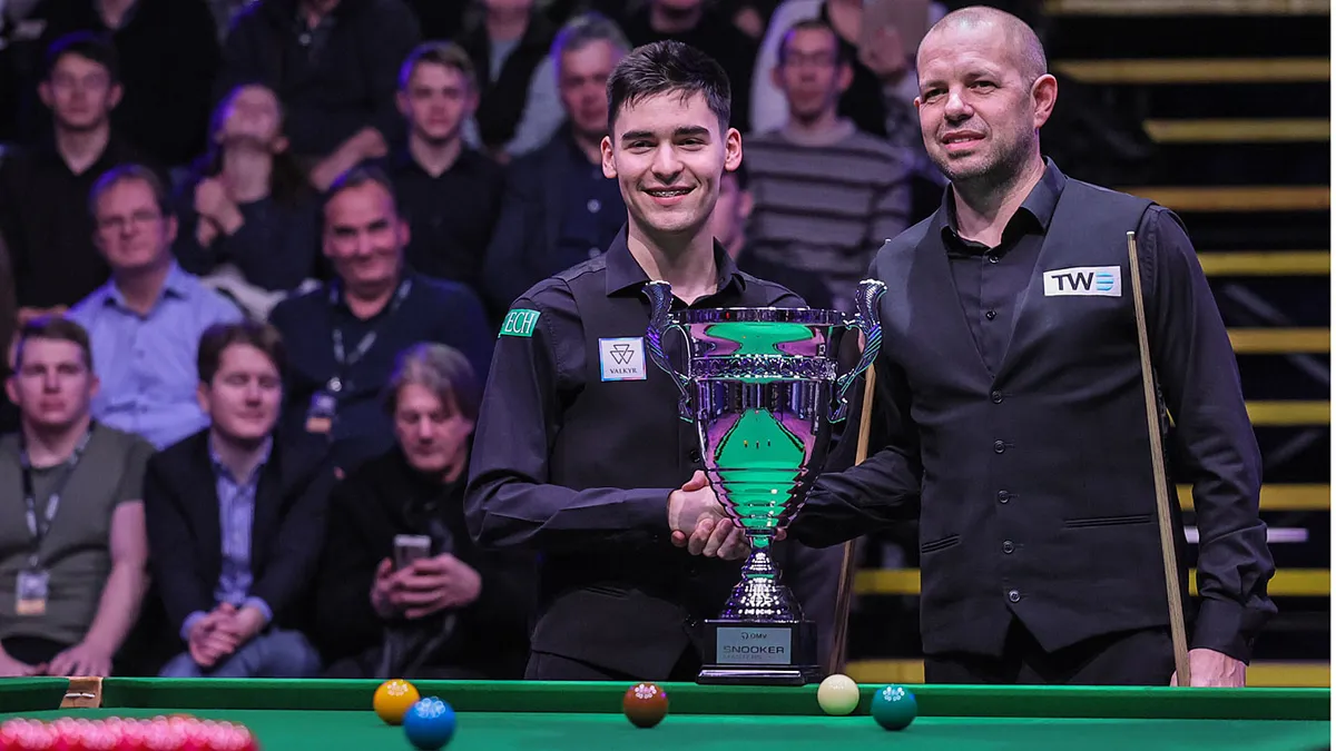 Sznúker: Barry Hawkins legyőzte Révész Bulcsút a döntőben, veretlenül ...