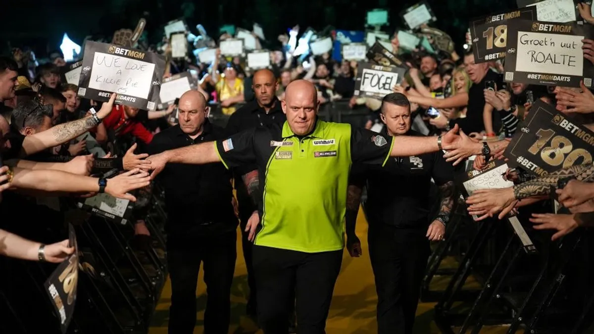 Gerwyn Price kiesett, Van Gerwen viszont ott van a darts-vb elődöntőjében