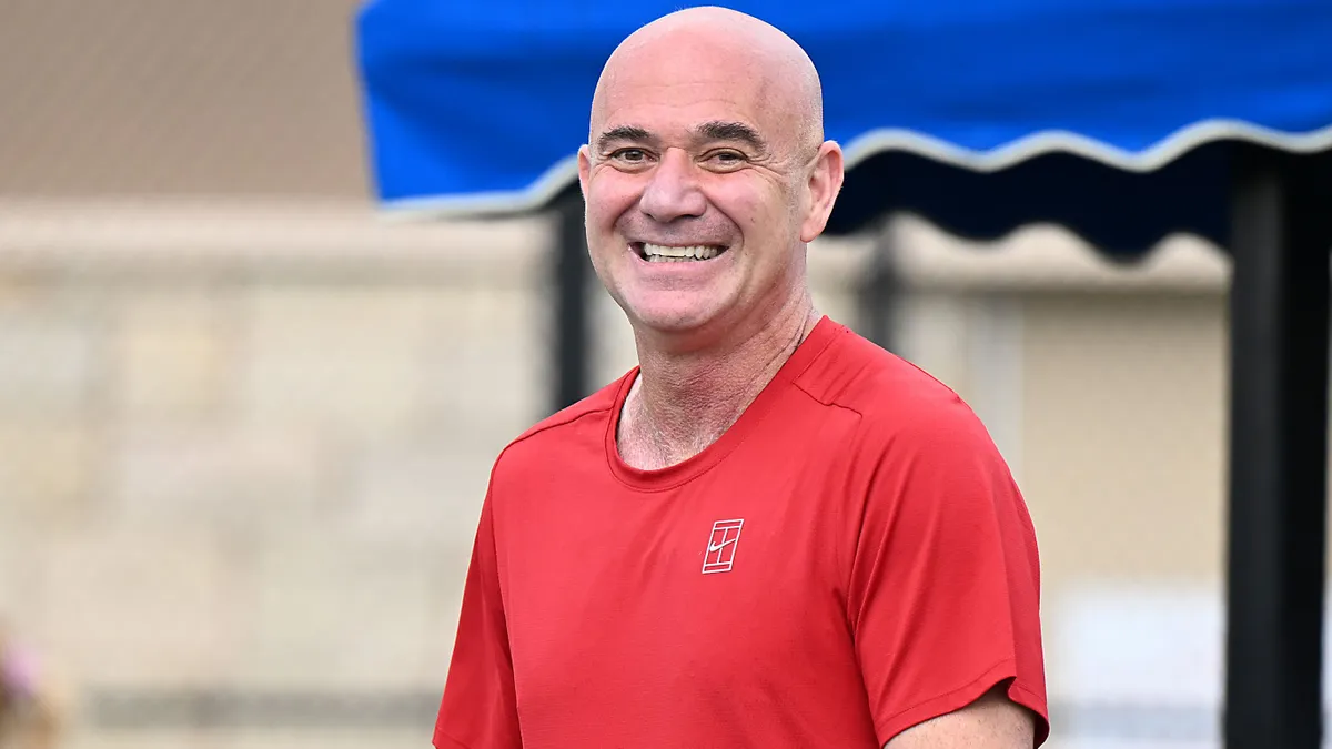 Andre Agassi visszatér a profi sportba, de nem teniszezőként