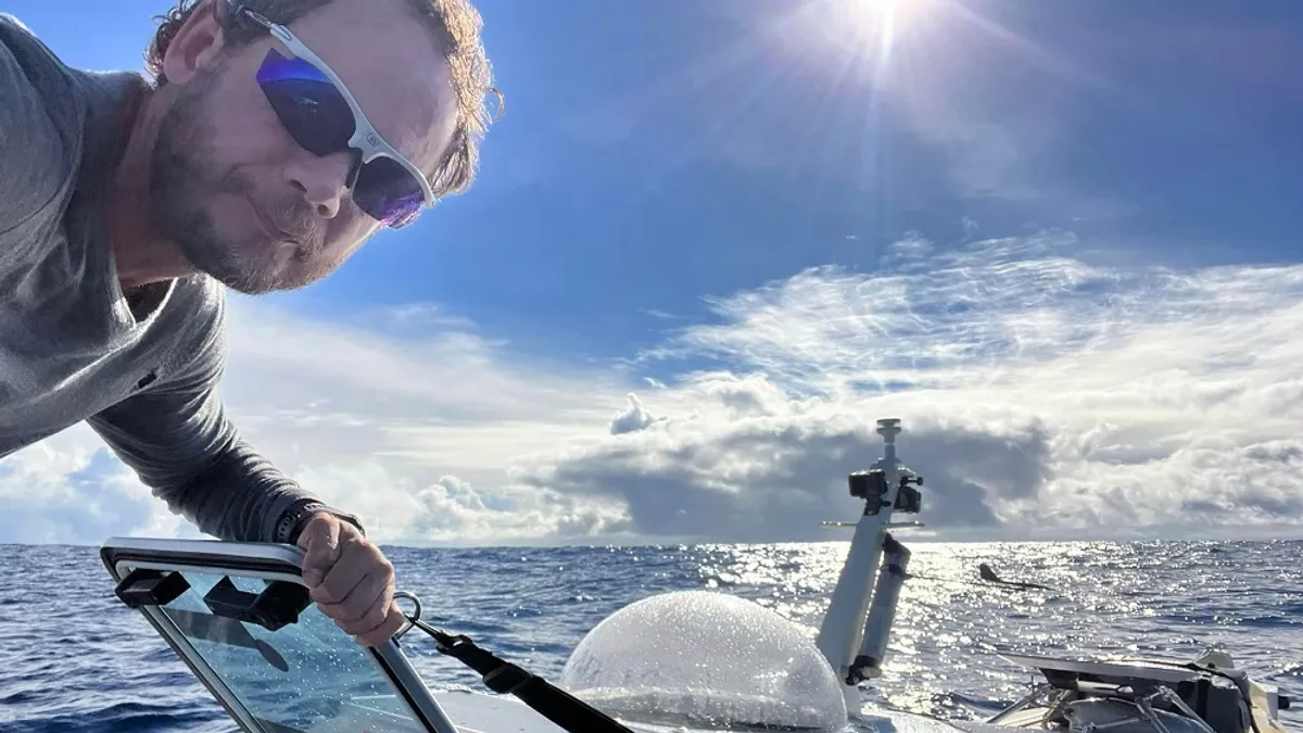 Rakonczay Gábor már több mint 500 kilométert evezett az Atlanti-óceánon