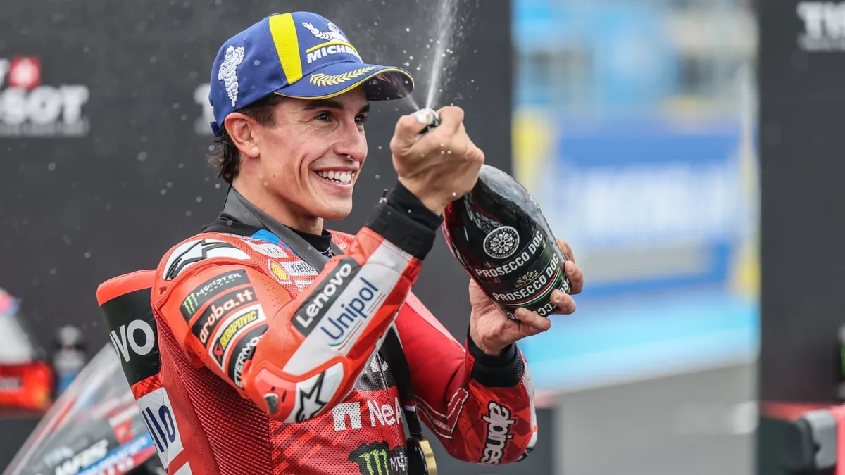 Nincs meglepetés, Marc Márquez nyerte meg a sprintfutamot