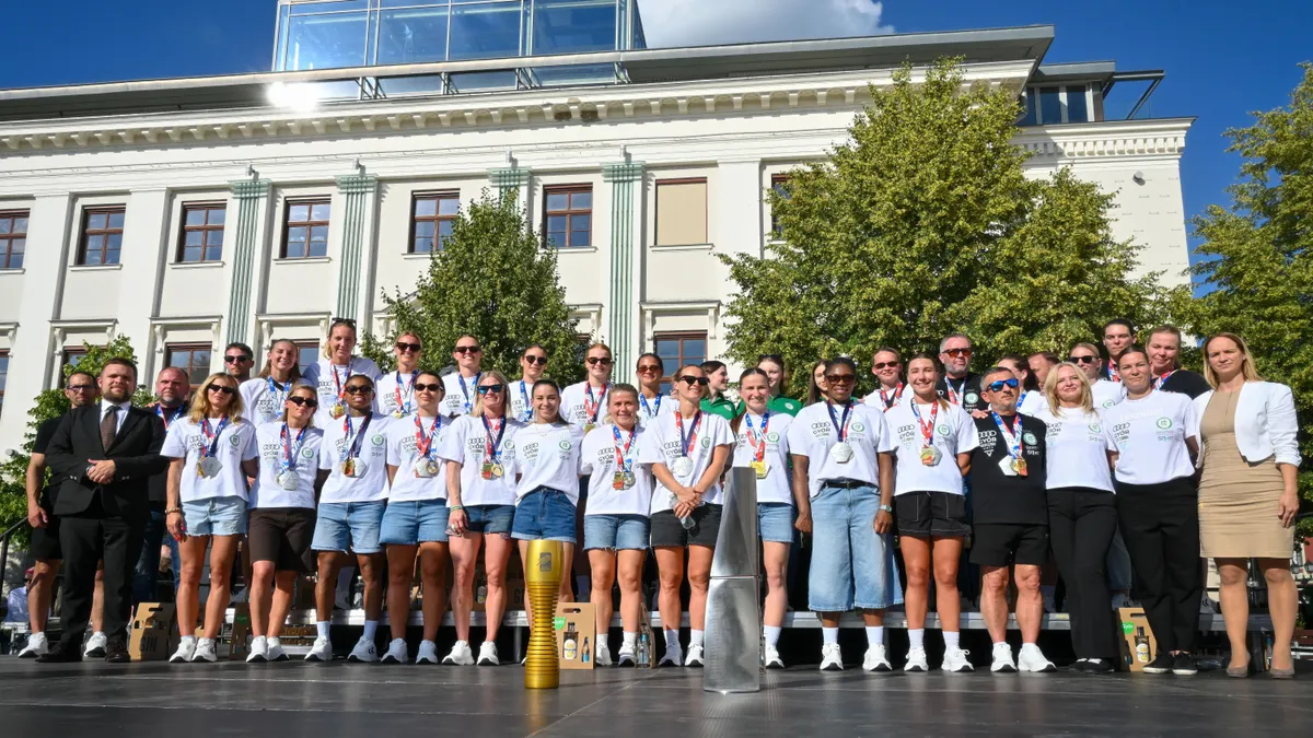 Köszöntötték a magyar bajnok és BL-ezüstérmes Győri Audi ETO KC játékosait